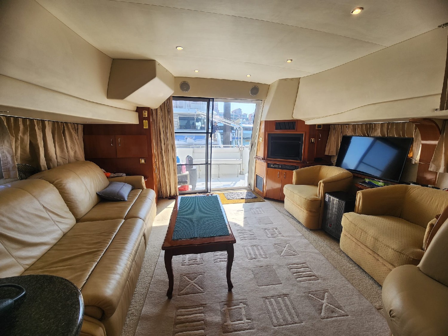 Carver 44 - Extraordinarily Spacious and High Quality