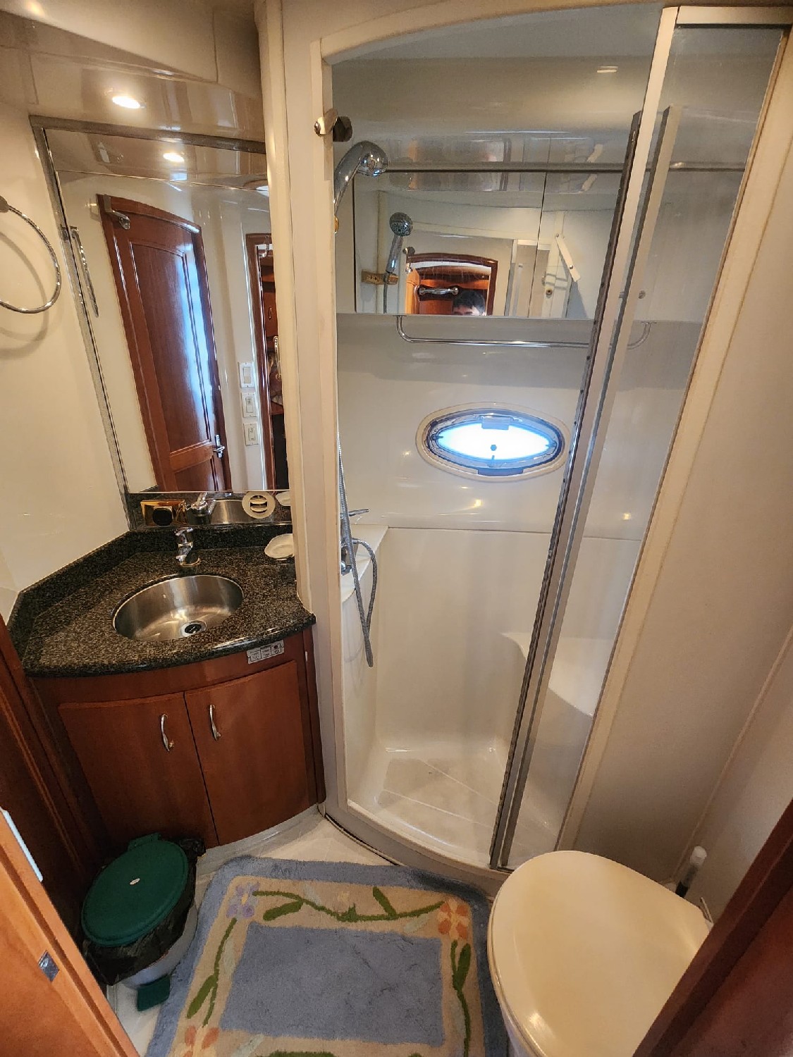 Carver 44 - Extraordinarily Spacious and High Quality